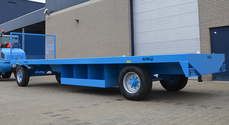 Plateauwagen huren? Laadvermogen tot 12 ton - Collé Rental & Sales
